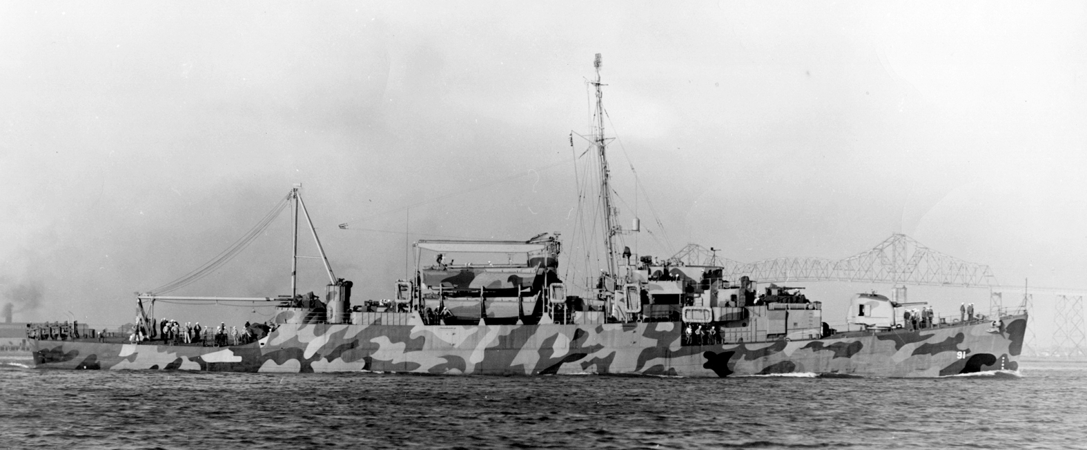 File:USS Kinzer (APD-91) underway off Charleston, South Carolina (USA ...