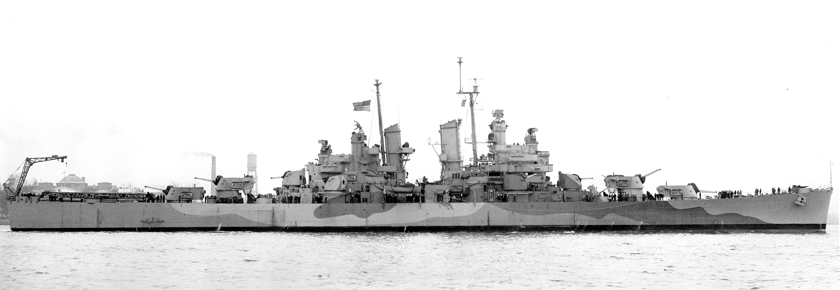 File:USS Amsterdam (CL-101) off Norfolk, Virginia (USA), on 29 January ...